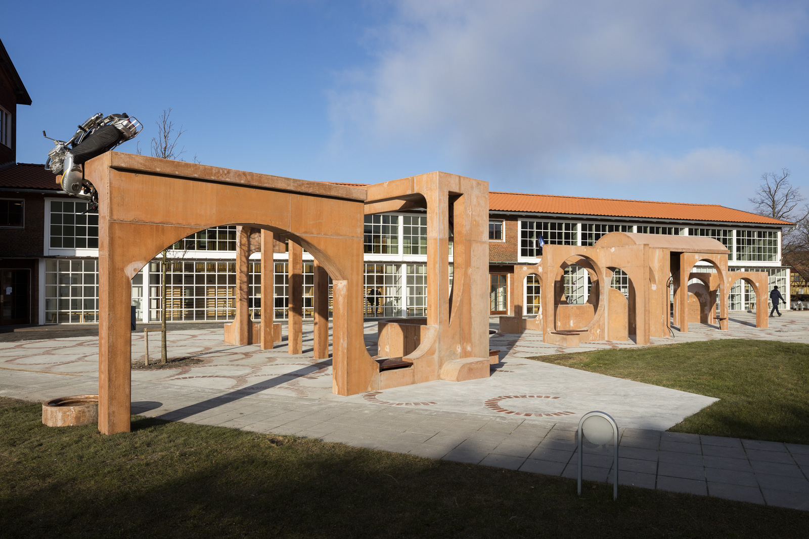 Your success is your amnesia - Etage